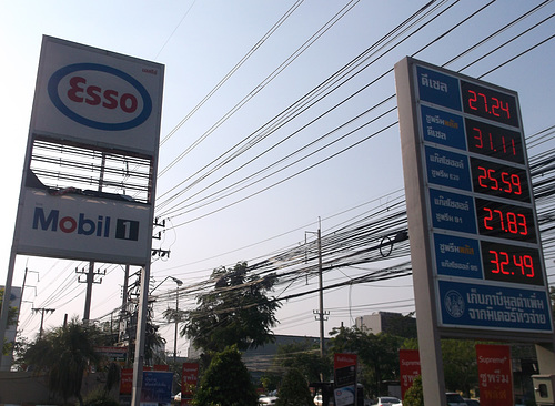 ipernity: Esso électrique ! - by Léopold