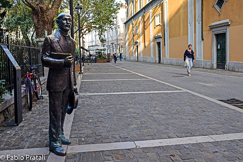 ipernity: Trieste: statua di Italo Svevo - by photosofghosts